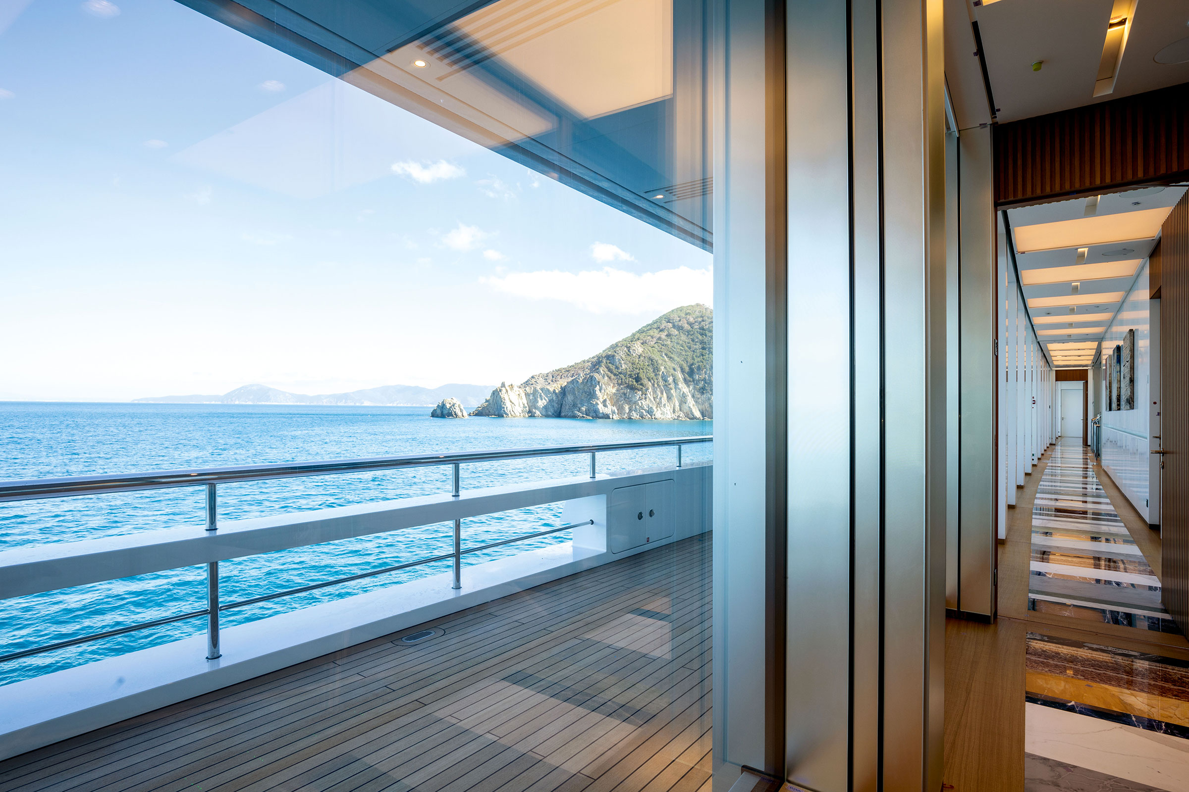 Yacht LUMINOSITY, Custom Mega Yacht | CHARTERWORLD Luxury Superyacht ...